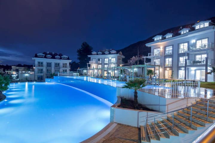 World C3 2+1 Ortak Havuzlu Ev - Fethiye