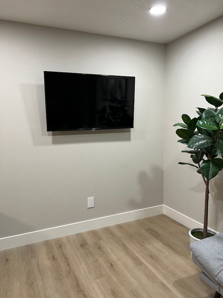Modern Guest Suite W/private Entrance -Hidden Gem - Fresno, CA