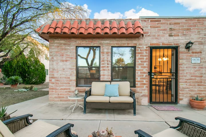 Cute Townhome W/ Community Pool 5 Mins To Tmc - Tucson