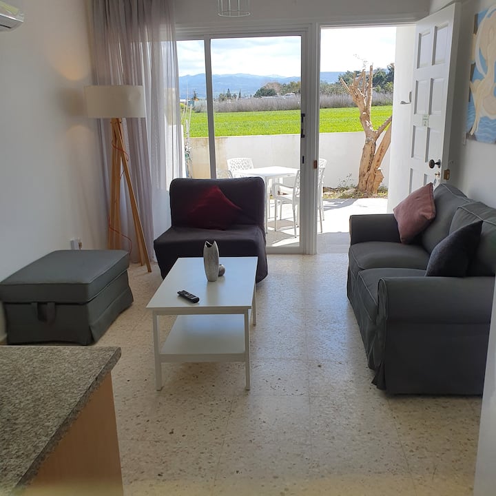 G&e Harbour 2, One Bedroom Ground Floor Apartment. - Нео Хорио