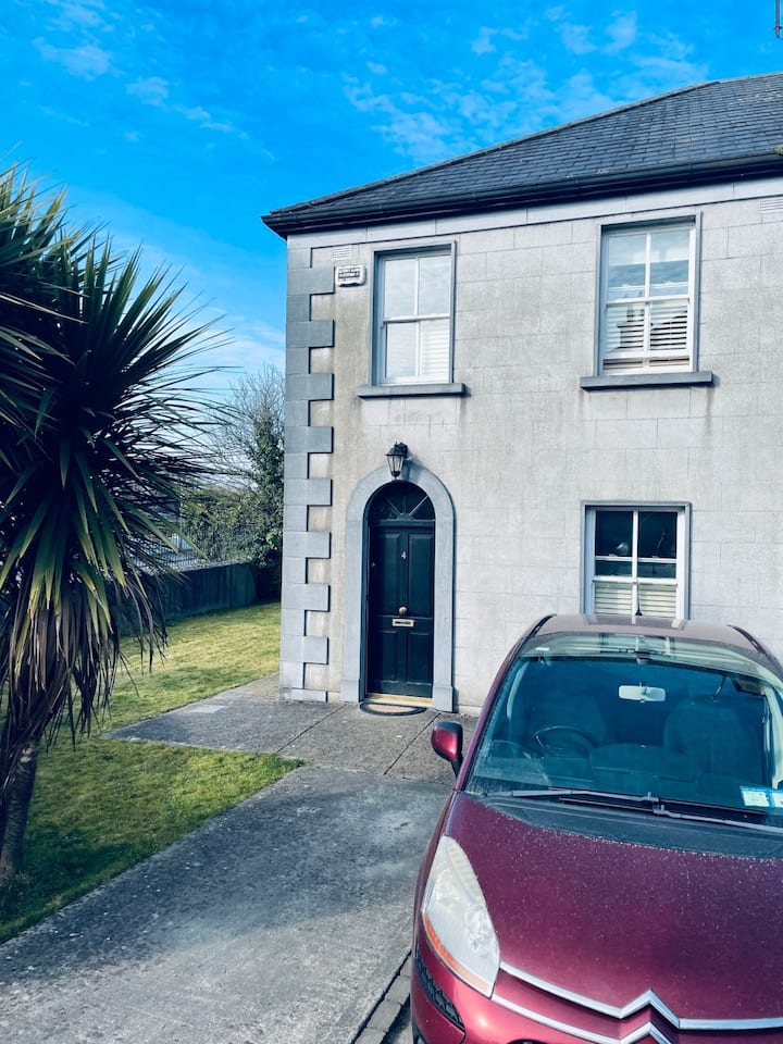 Beautiful 3 Bedroom Townhouse With Parking - Tullamore, Ireland