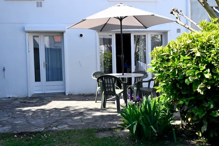 Petite Maison De Plain Pied Avec Jardin - Royan