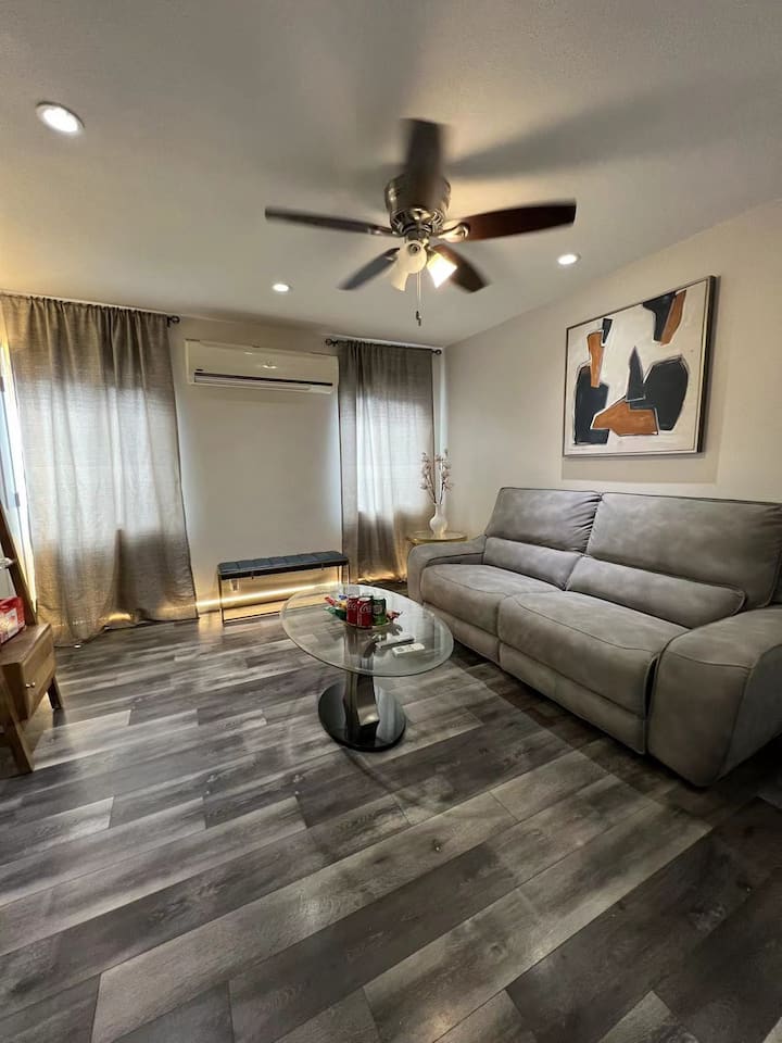 Cheerful 1b1b Home W/ A Full Kitchen Gated Parking - Whittier, CA