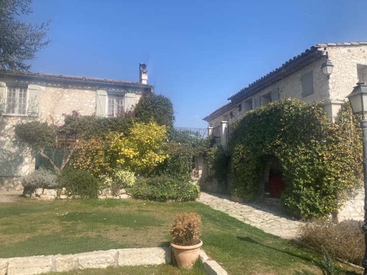Agréable Chambre D'hôtes Avec Vue Sur Les Collines - La Colle-sur-Loup