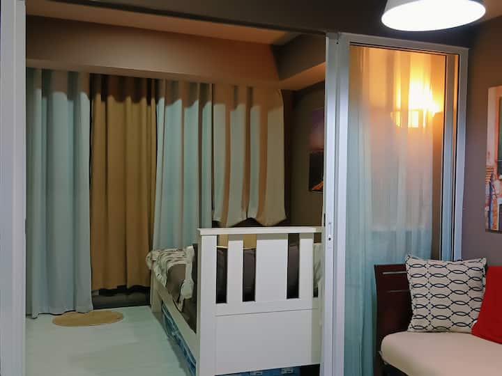 Fully Furnished 1br W/ Parking, Can Cook Too - Parañaque