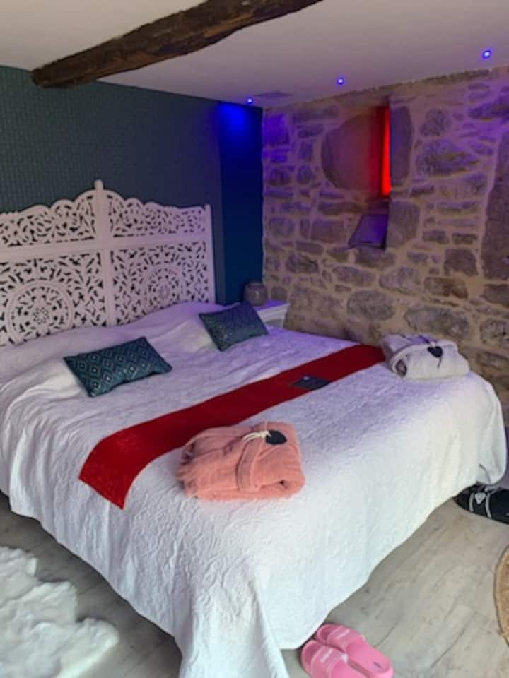 Chambre Privé En Pierre Avec Jacuzzi Et Soins - Najac