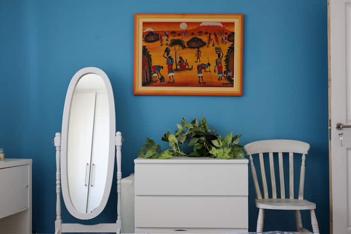 Colourful, Spacious Flat In Zone 2. - London