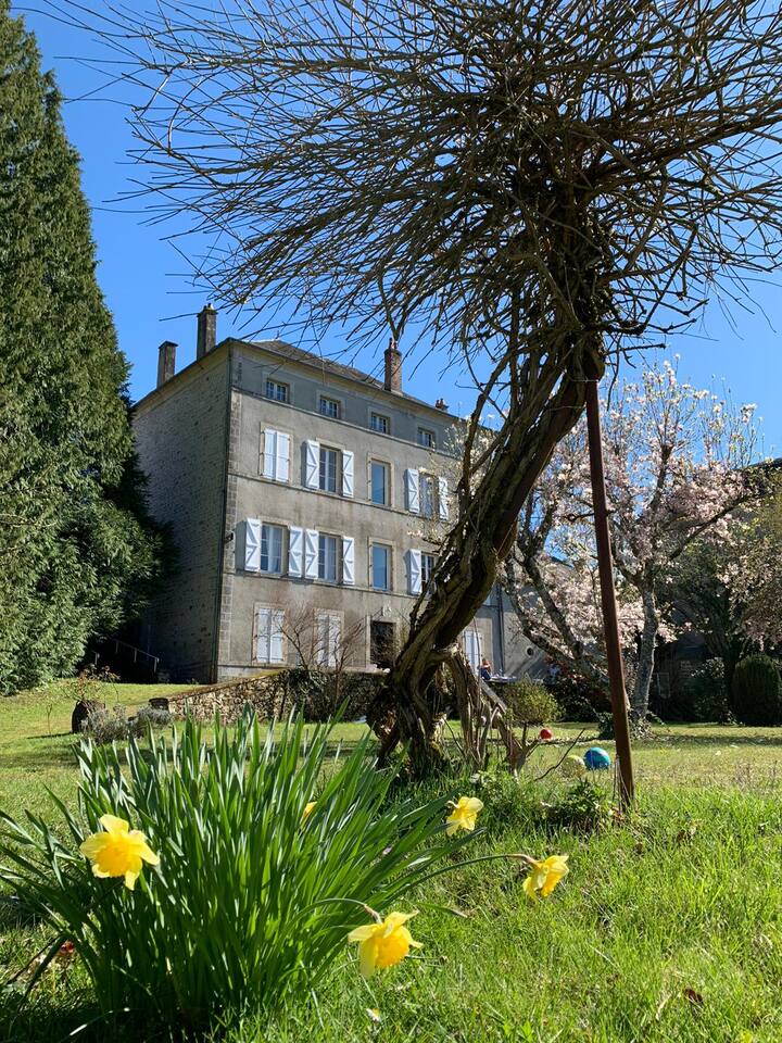Belle Maison De Caractère Dans Un Village Médiéval - Treignac