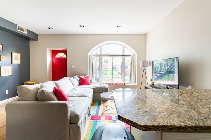 Cozy/spacious Wfh Family Friendly W Permit Parking - Chicago