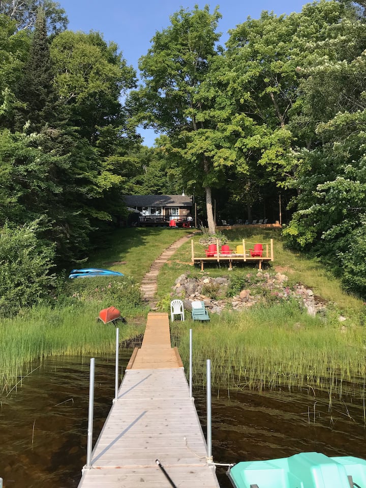Sunrise Cottage On Pickerel Lake - Algonquin Provincial Park