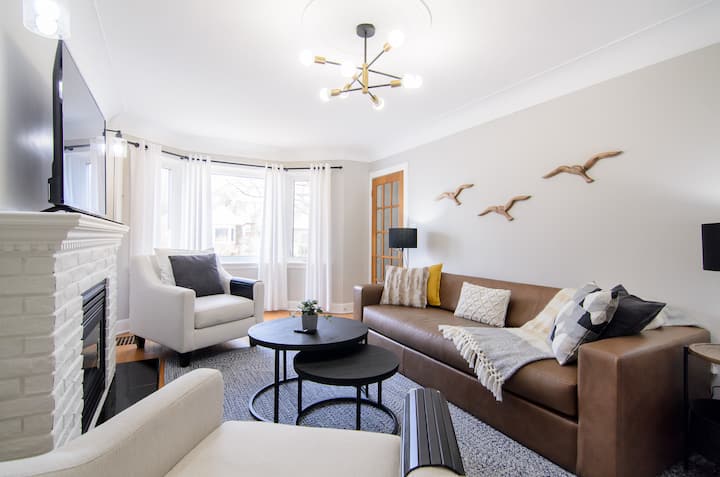 The Sparrow -Newly Reno'd 3 Bedroom Near Hospital - カナダ ハミルトン
