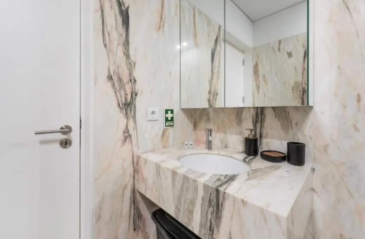 Bright Studio In The Heart Of Porto - Oporto