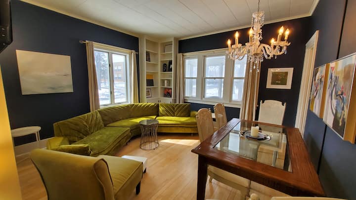 Mary House: 2 Br Suite - Inspired By Old Hollywood - North Dakota