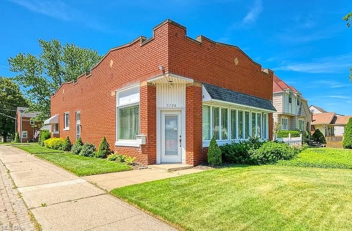Red Brick Chalet: Ideal Getaway-singles & Couples! - MGM Northfield Park