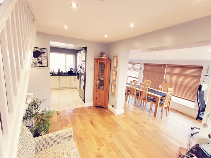 Amazing Large Family Home (Pets Welcome) - Brighton