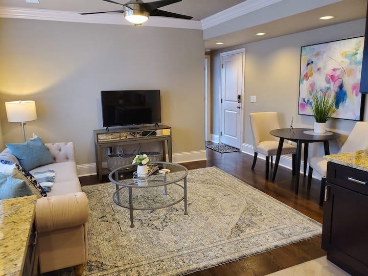 Modern Luxury Corporate 1 Bedroom Apartment - Kansas City