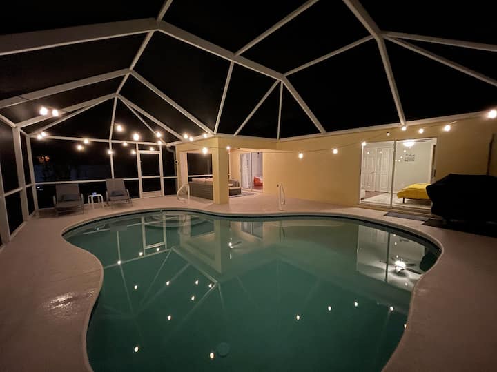 Entire Home: Open & Airy 2 Bedroom Home With Pool - North Fort Myers, FL