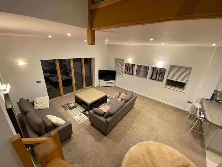 Modern 2 Bedroom Guest House With Private Patio - Northampton