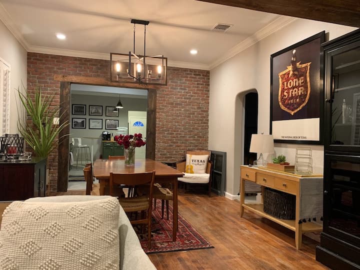 Beacon Bungalow - 3 Bedroom Near Downtown /Pearl - San Antonio, TX
