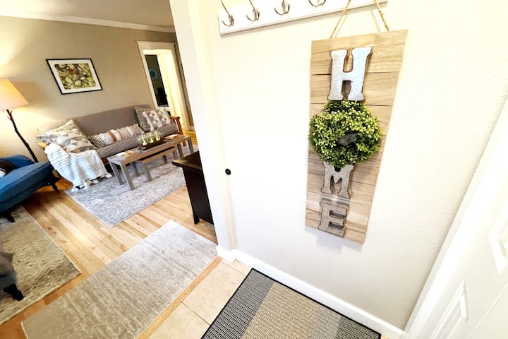 House W/yard: Walk To Popular Cafés & Restaurants - Clayton - Denver