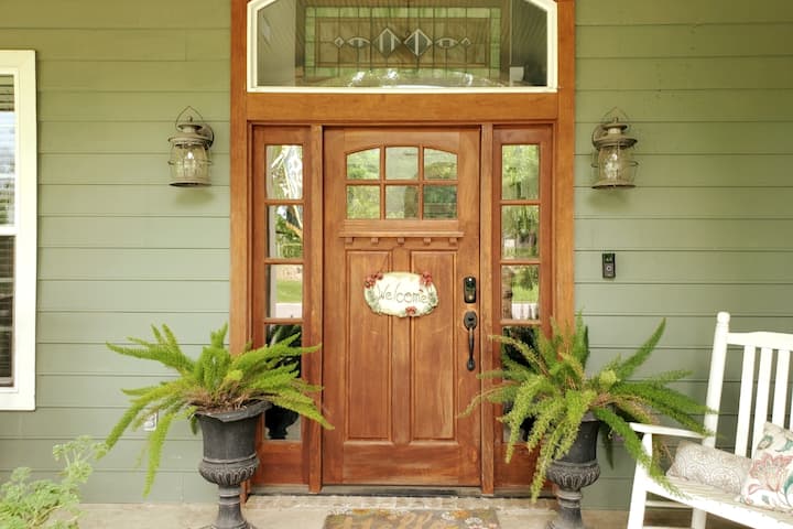 Beautiful Neighborhood -3bed/2bath Upstairs Apt. - Waco, TX