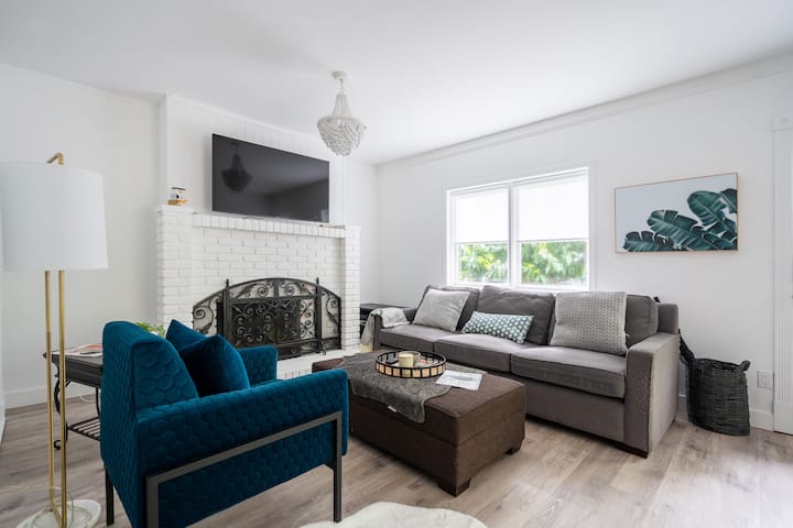 One Bed, 2 Bath Suite Near Sandy Beach! Fabulous - Saanich