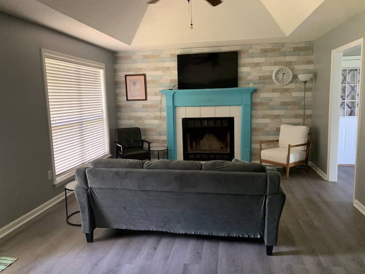 Room For Everybody - 9 Beds - Sleeps 12 - Tuscaloosa, AL