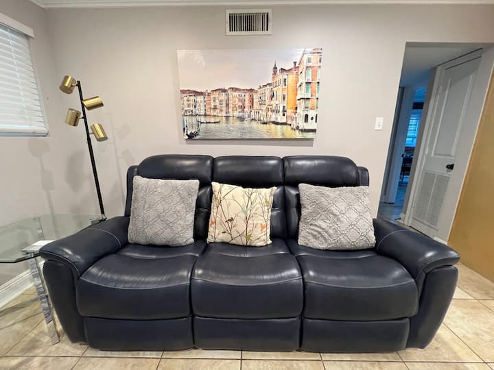 Two Bedroom Apt With Desk, Washer Dryer & Pool - Baton Rouge, LA