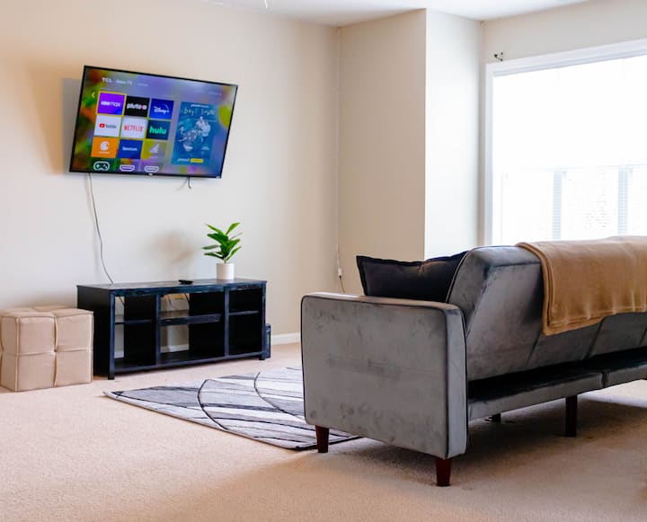 Sunny 2-bedroom Condo By The Pool - Greenville, NC