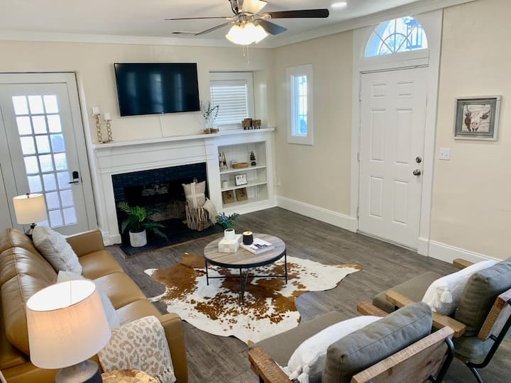 Charming 3 Bed/ 2 Bath Home In Historic District - Visalia, CA