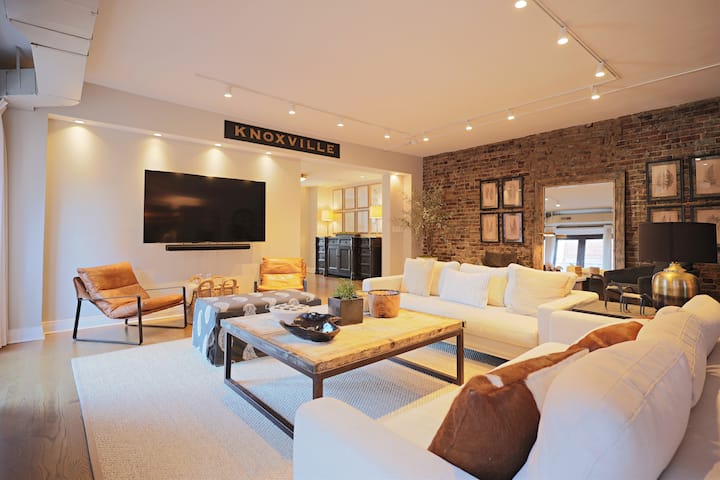 Friedman’s Loft | Ultimate Luxury Downtown Stay - Knoxville, TN