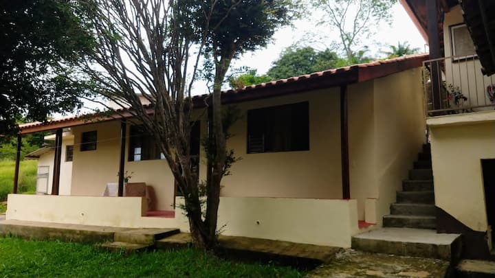Casa Agradável Com Estacionamento Incluso - Serra Negra
