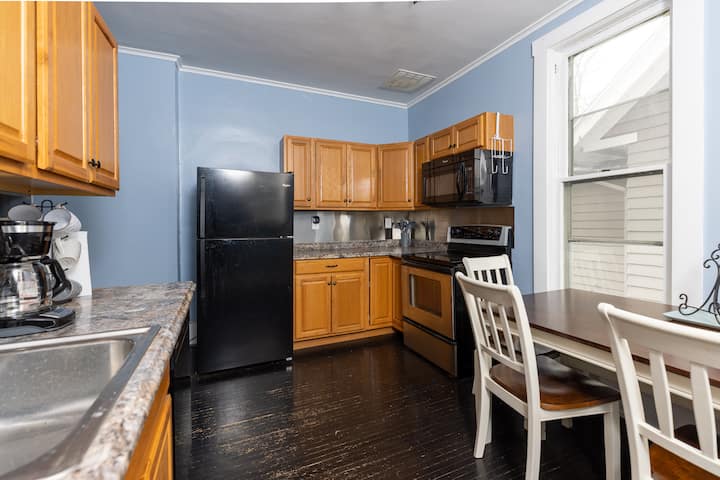 1 Bedroom Downtown Apartment - Van Buren State Park, Van Buren