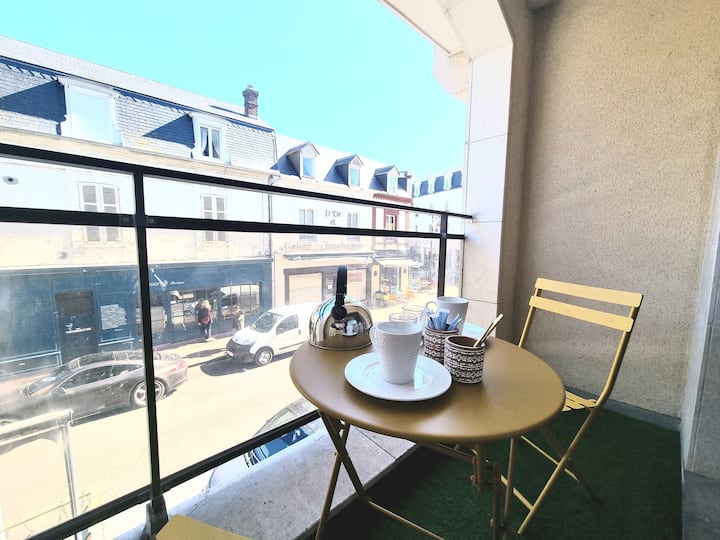 Grand Studio Lumineux Avec Balcon, Plein Centre - Deauville
