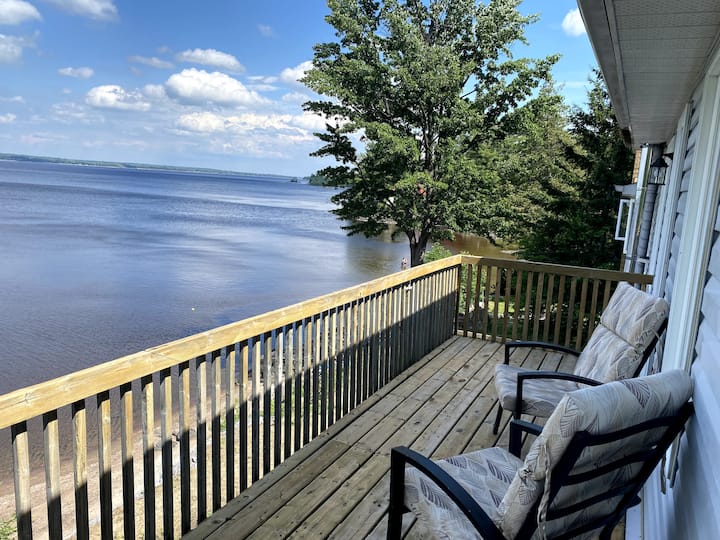 Lovely 1-bedroom, Ottawa River Waterfront Getaway - Petawawa