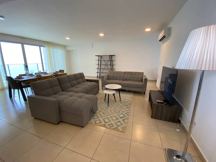 Charming 3br Apartment - In Front Of The Sea! - Panama City