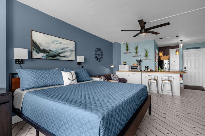 Oceanfront Bliss: Ocean Front Complex: Pools Open - Daytona Beach, FL