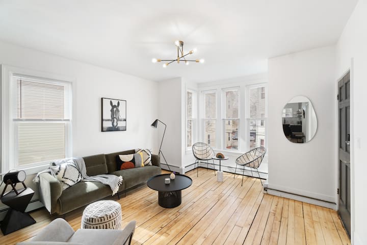 ★9-bedrooms★ Modern & Stylish Stay For Big Grps! - Rhode Island