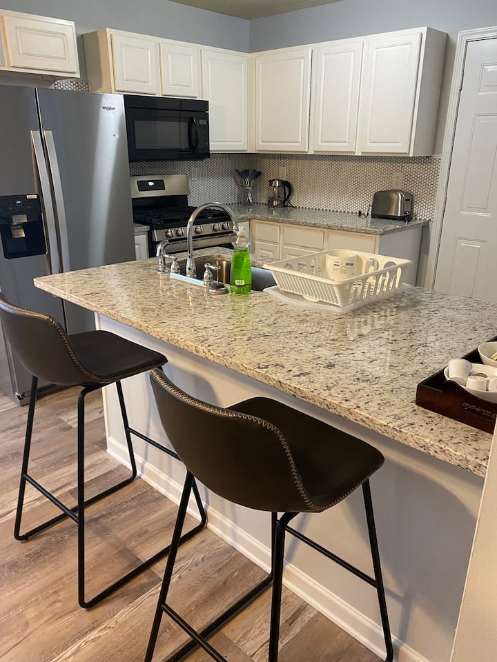 Cute & Clean Townhouse  Near Everything - Duluth, GA