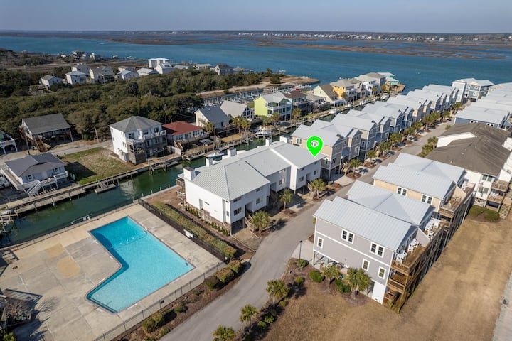 Canal Front I Pool I Hot Tub I Pet Friendly - Topsail Beach, NC