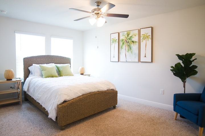 Arcade & Pool Luxury House Walkable To Downtown! - Pensacola, FL