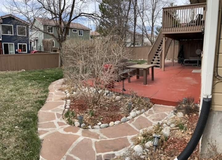 Quiet Suburb Apartment For A Single Professional - Colorado