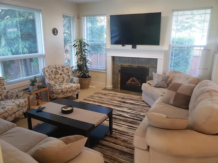 Premium Spacious Home | Metro Vancouver & Fifa - Coquitlam