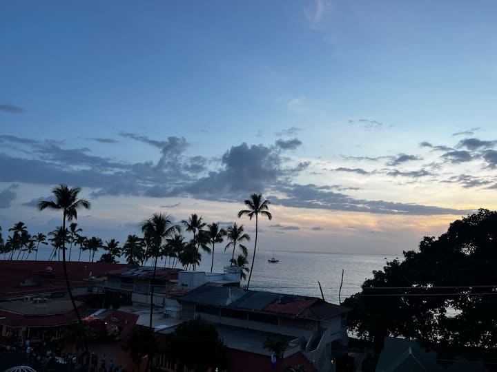 Rare Find -  Spacious 2br, Steps From Ali’i Dr. - Kailua-Kona, HI