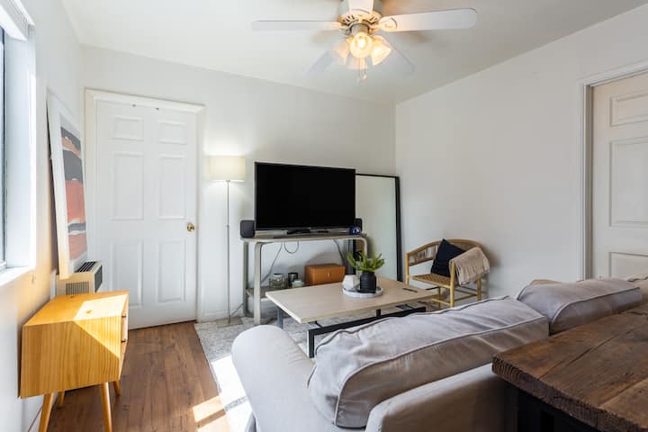 Pvt 2 Bed/1bth + Parking + Large Pvt. Yard + Bbq - Culver City, CA