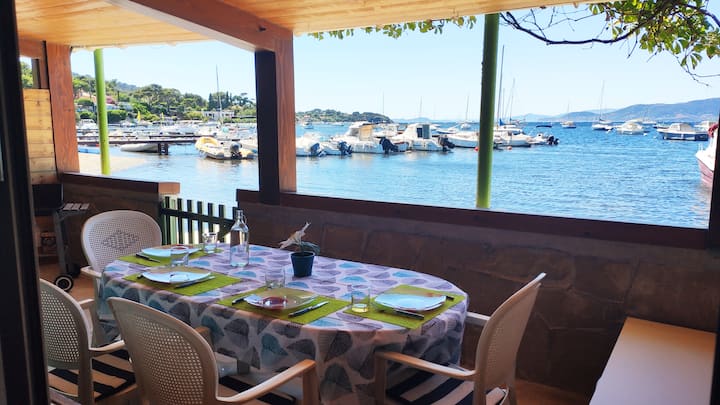 Maison De Pêcheur Les Pieds Dans L'eau à Giens ! - La Capte