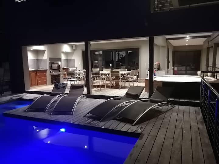 4 Guests To Enjoy ~ View~pool And Jacuzzi~ - Knysna