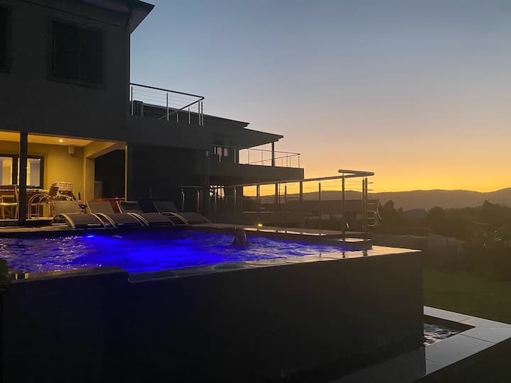 Knysna Family Home 5 Bedrooms , Pool And Jacuzzi - Knysna