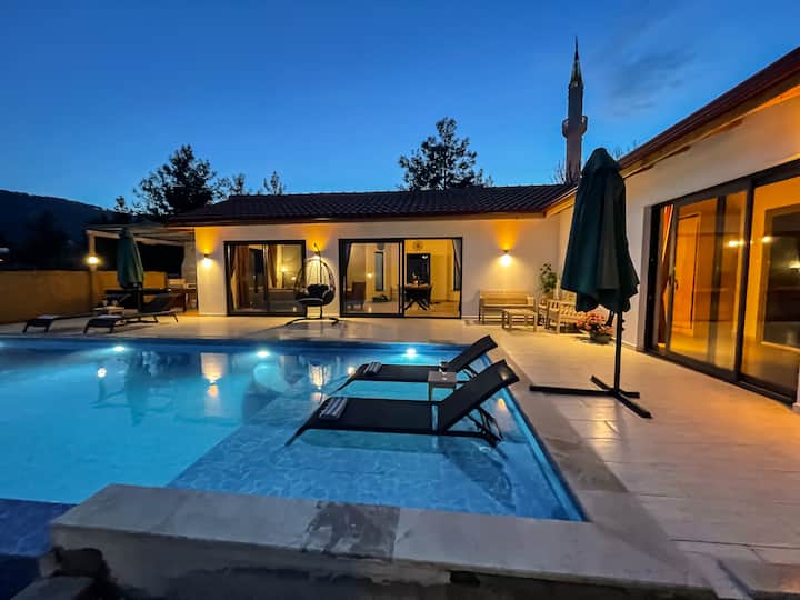 Kalkan Sarıbelen'de 2 Yatak Odalı Villa - Kalkan