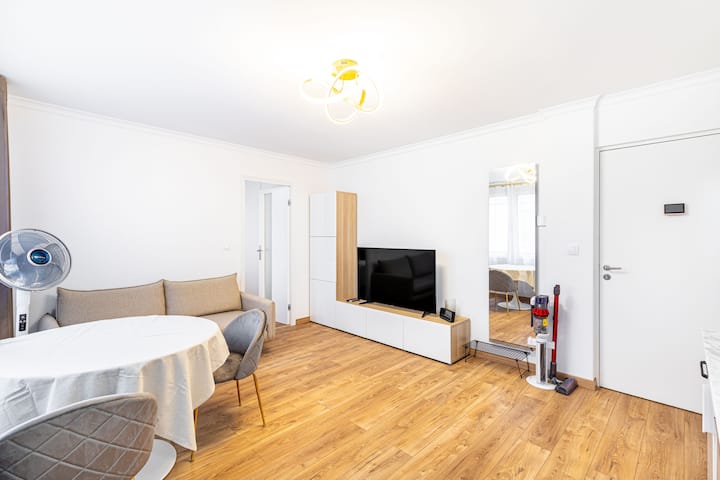 Paris, Quartier De Latin, Un Appartement De 40 M2. - Paris